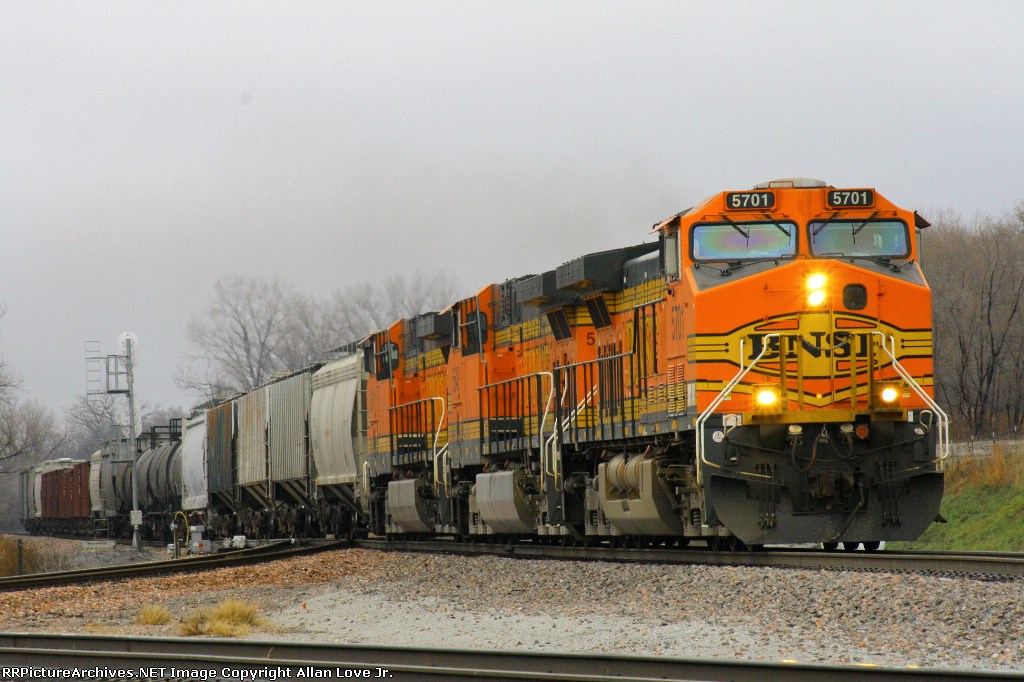 BNSF 5701 West